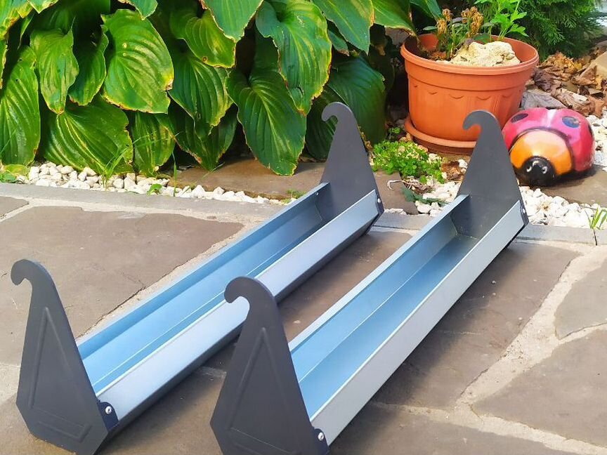 Кормушка для птиц навесная