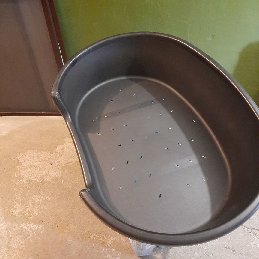 Лежак пластиковый для собаки