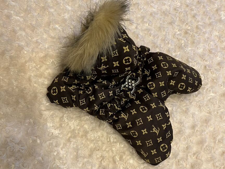 Шикарные костюм для собачки Louis Vuitton