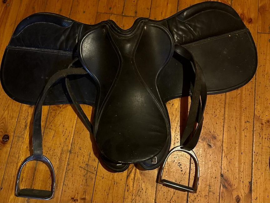 Седло для лошади универсальное