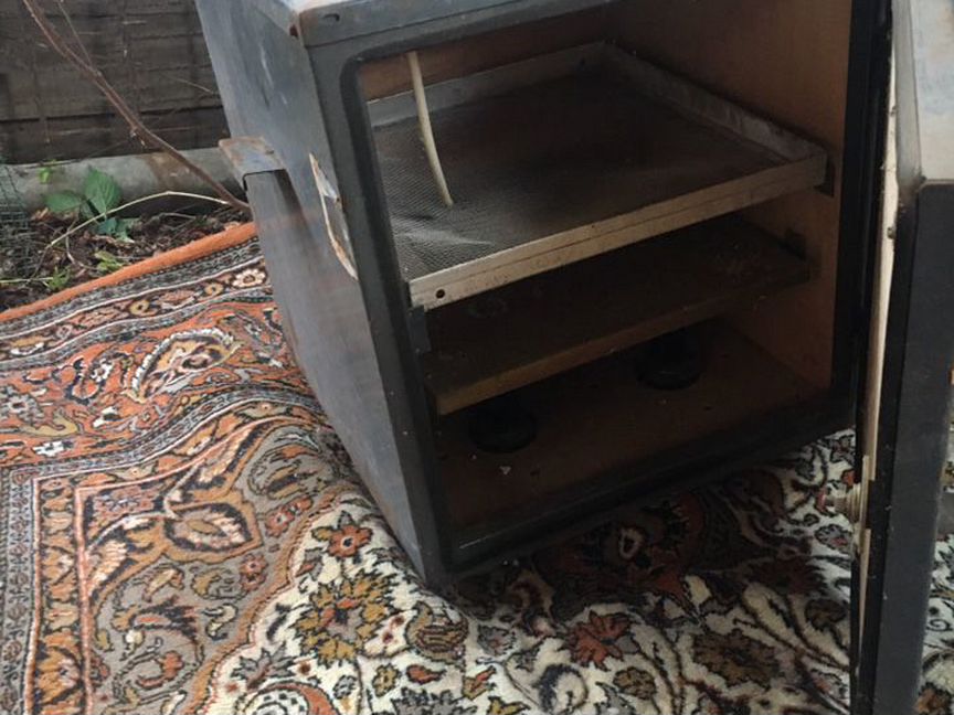 Инкубатор на 60 яиц