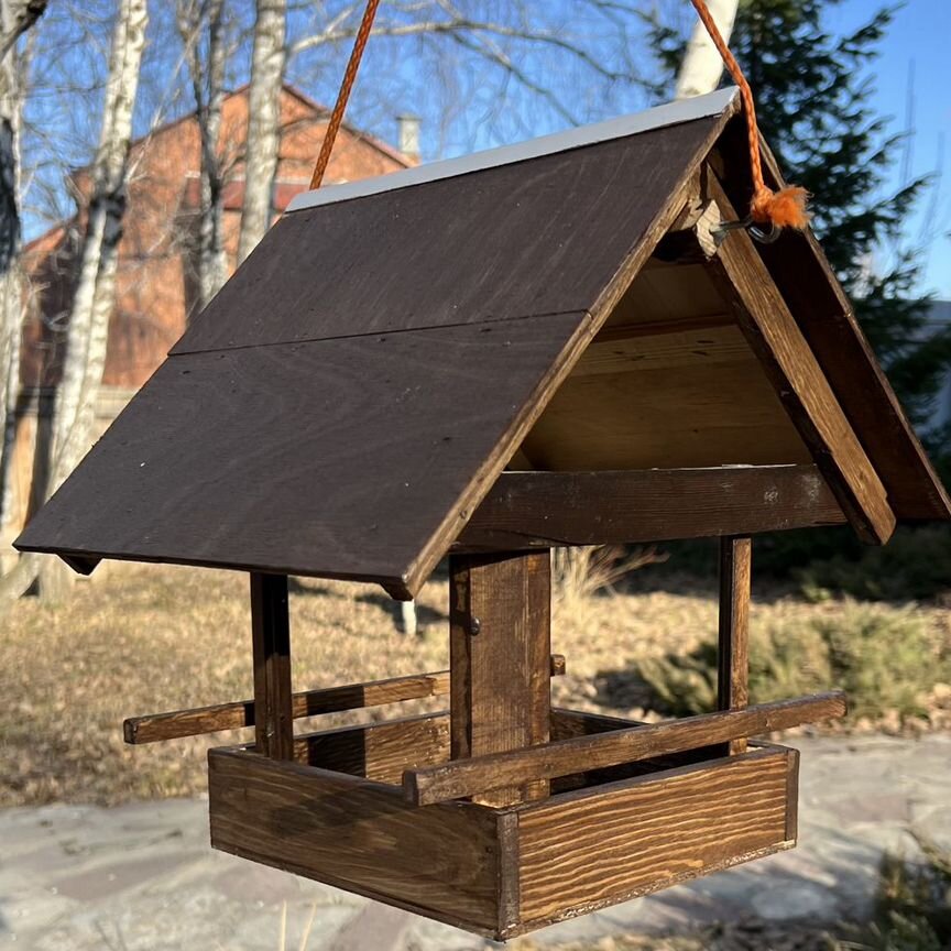 Кормушка для птиц из дерева