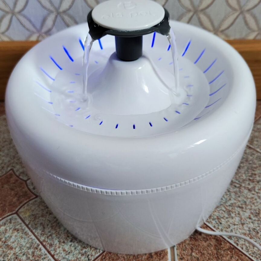 Фонтан поилка для кошек