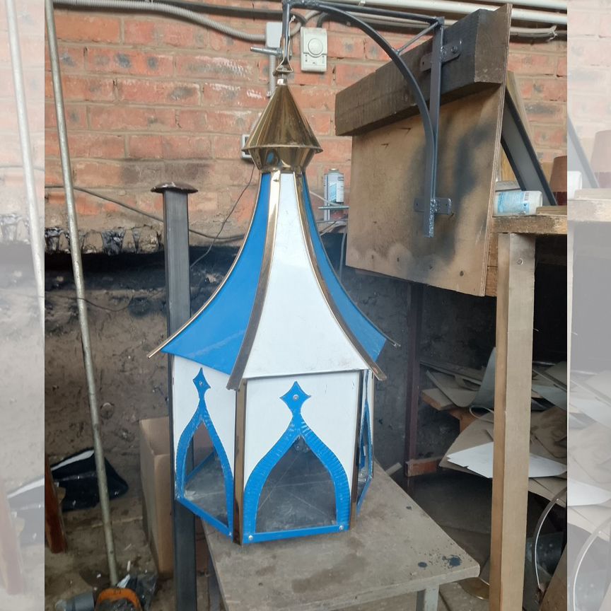 Кормушка для птиц уличная