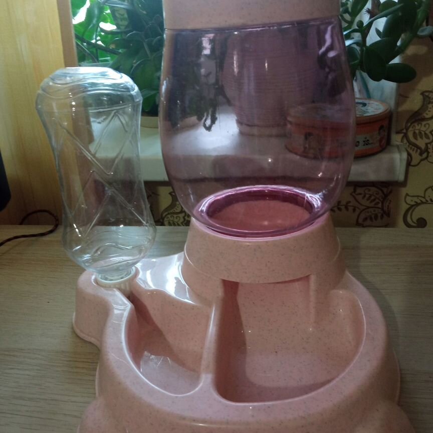 Кормушка для кошек с поилкой и дозатором