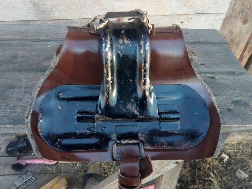 Седёлка (и др. упряжь для лошади)