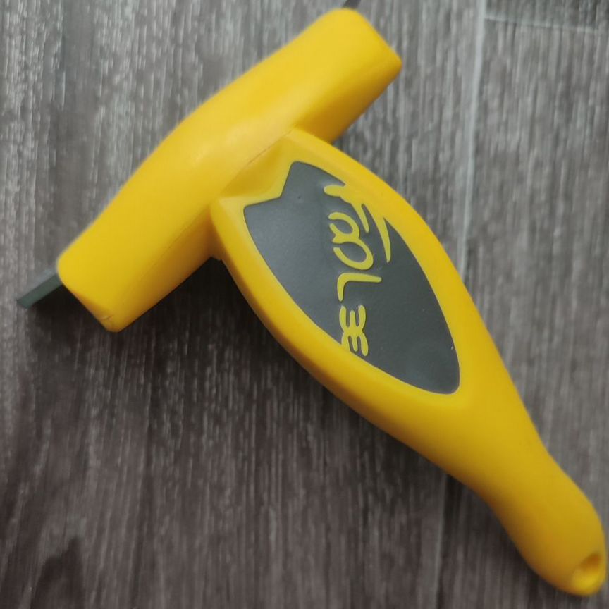 Фурминатор для вычесывания подшерстка