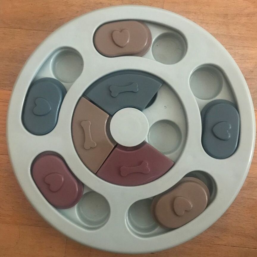 Интерактивная тарелка для собак и кошек