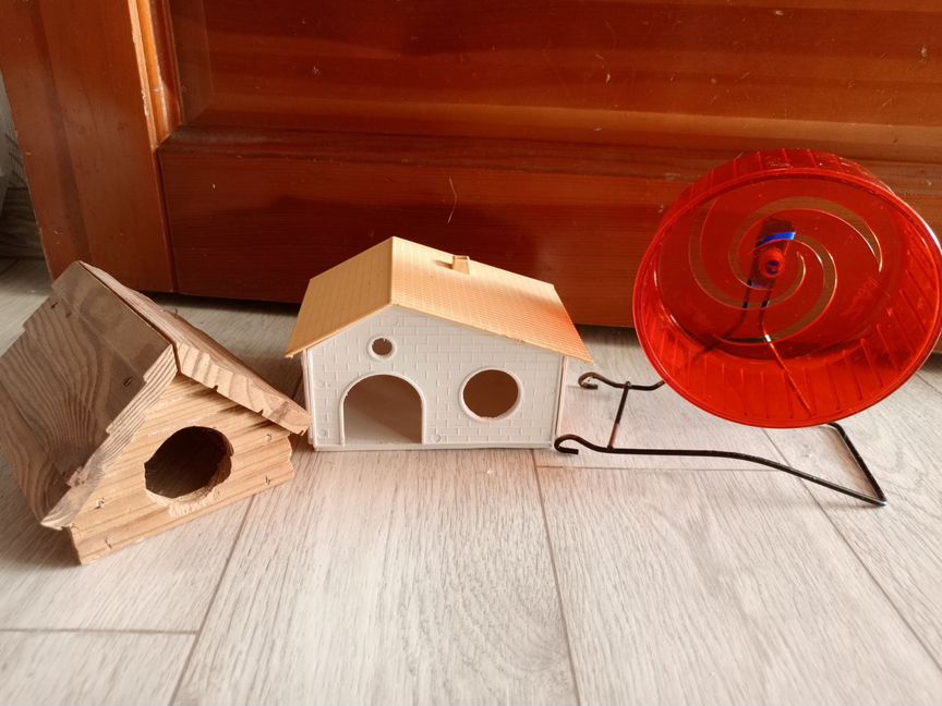 Колесо, домик