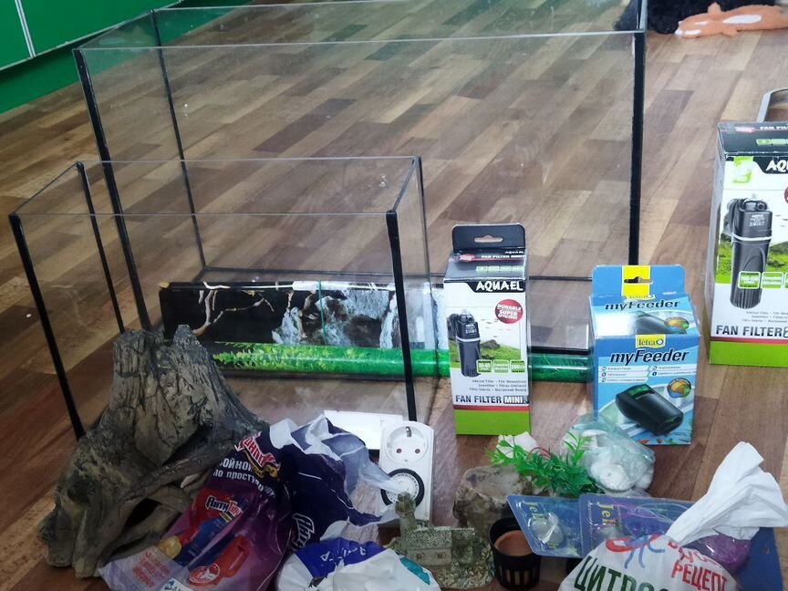 Аквариумы на 17 и 52 литра, пещера, камни, почки