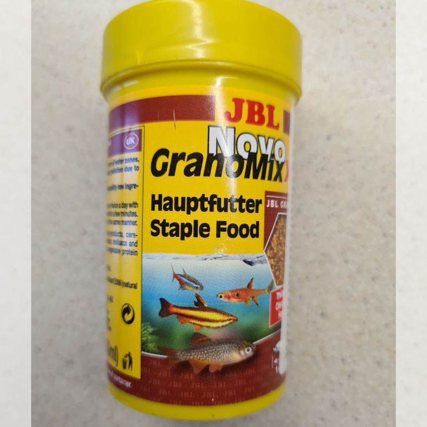 Корм для аквариумных рыбок, просрочен