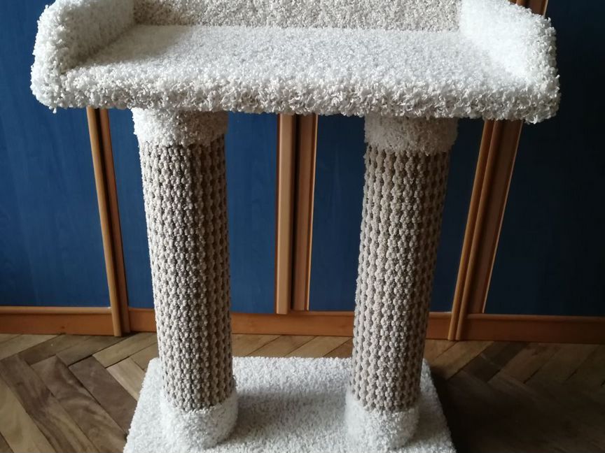 Высокая когтеточка-лежанка для больших кошек