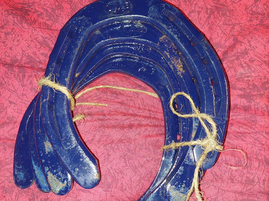 Подковы для лошади. Большие