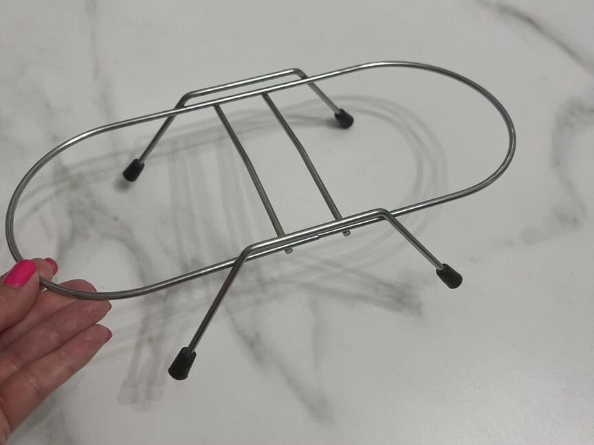 Подставка для мисок новая