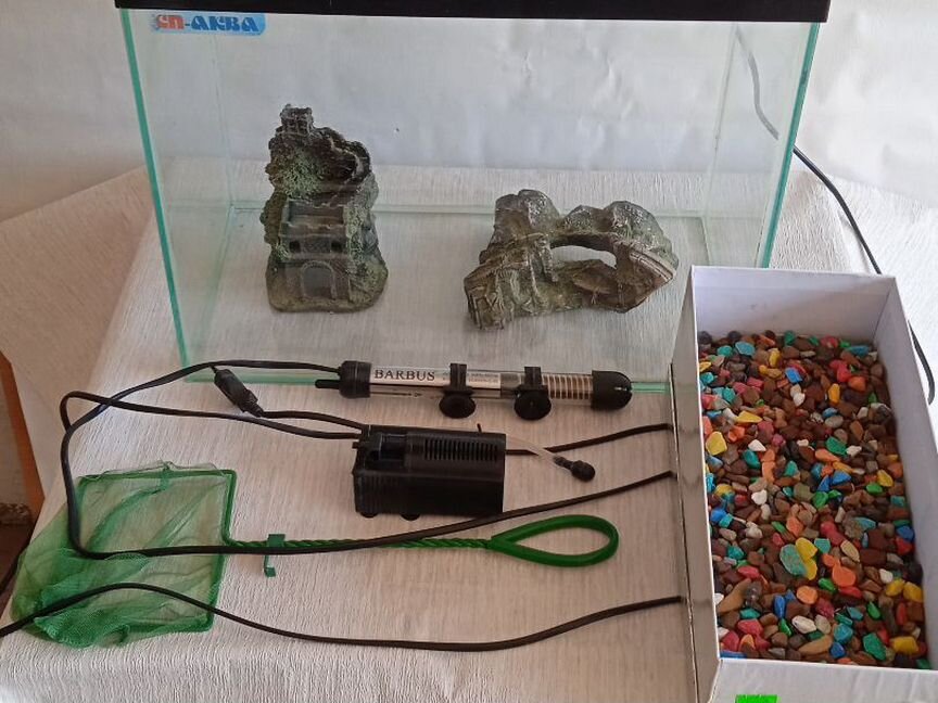 Аквариум и принадлежности к нему