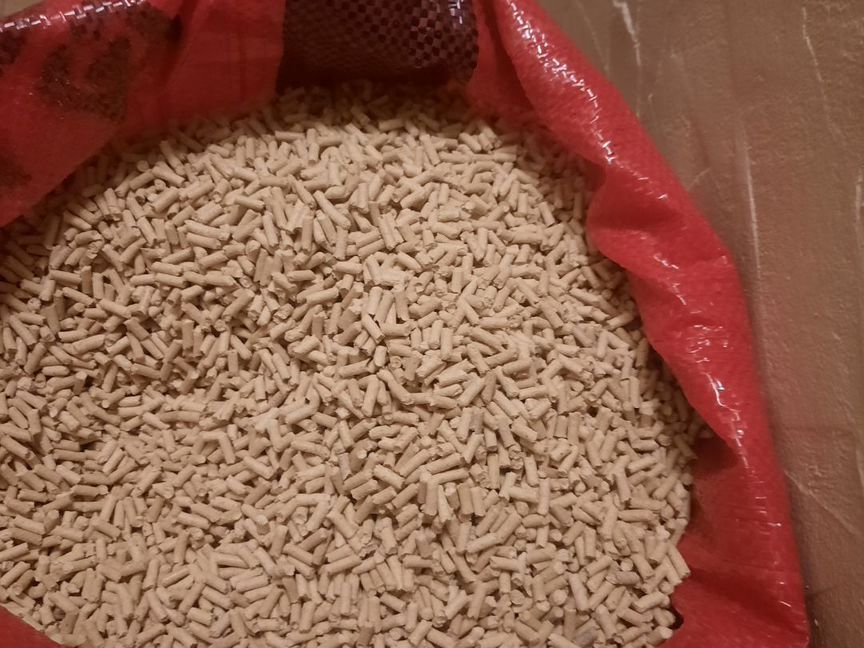 Комкующийся наполнитель