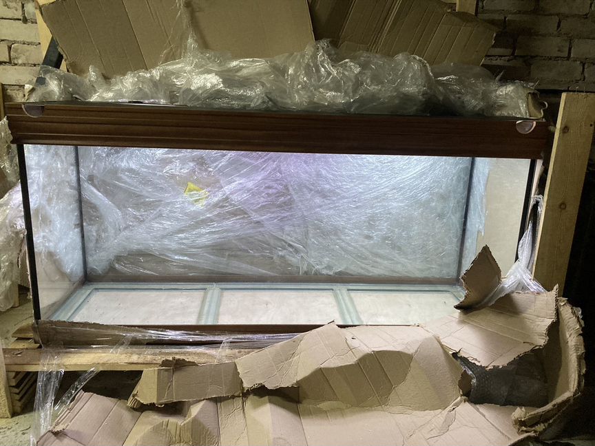 Аквариум с тумбой новый 650л