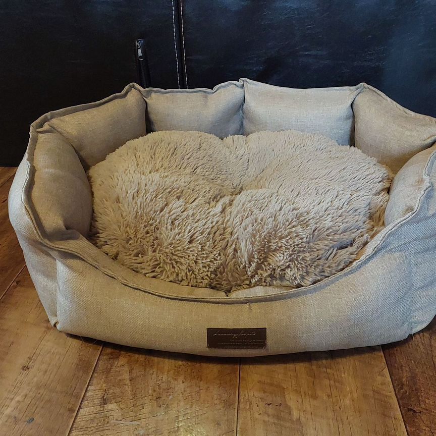 Лежанка для собак и кошек