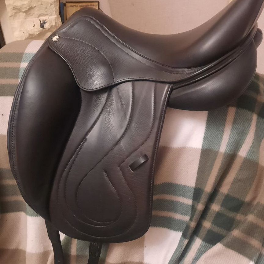 Седло для лошади,выездка