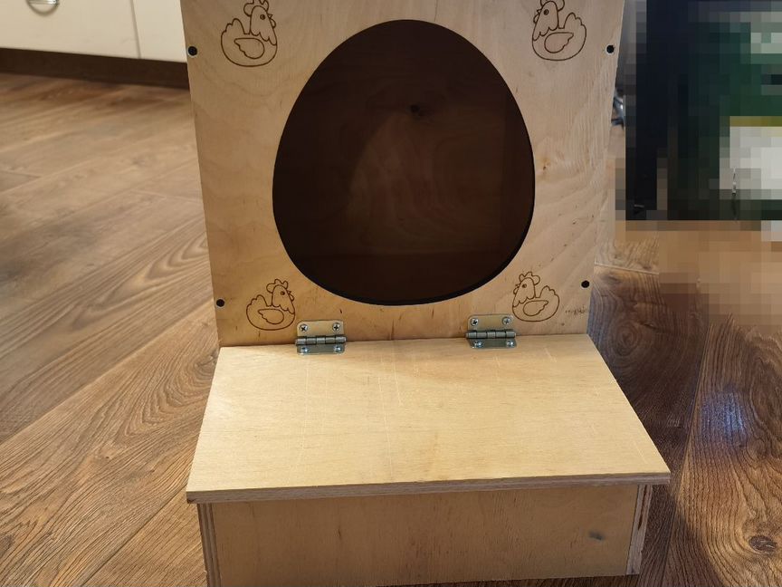 Гнездо для кур-несушек с яйцеприёмником