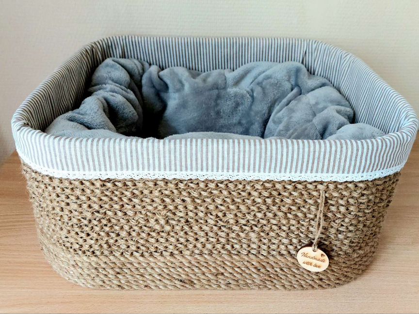 Лежанка для домашнего питомца с матрасом, джут