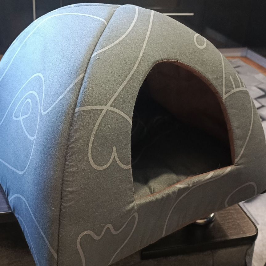 Домик для кошки и собаки мелких пород с матрасом