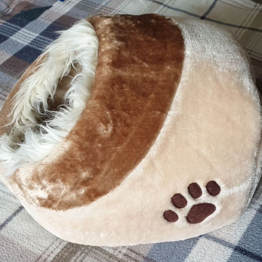 Лежанка для кошек бу