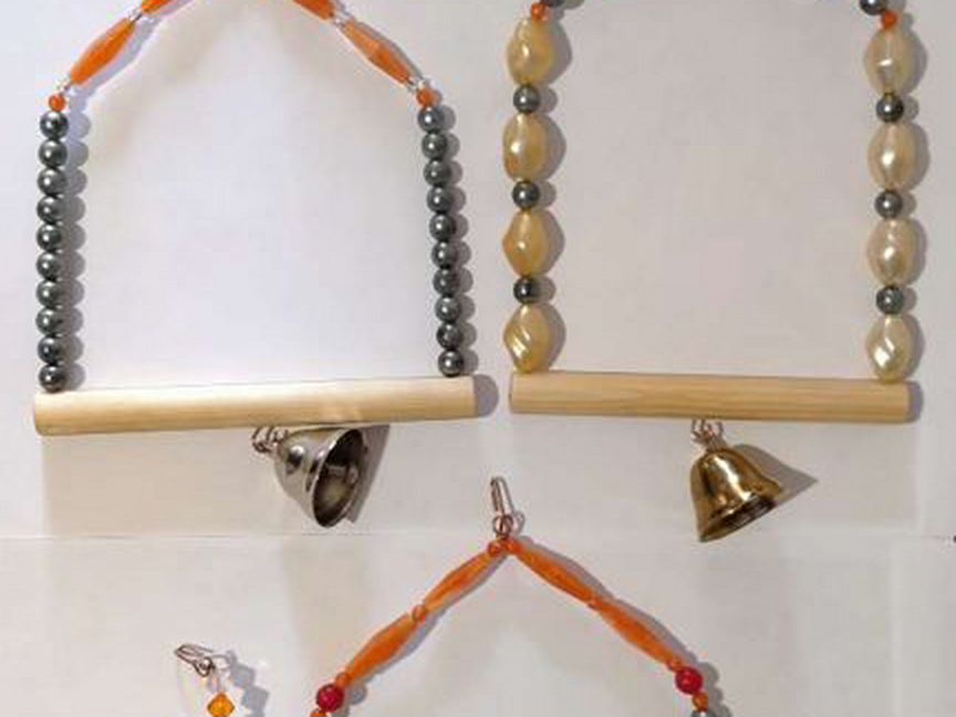 Домики и игрушки для птиц