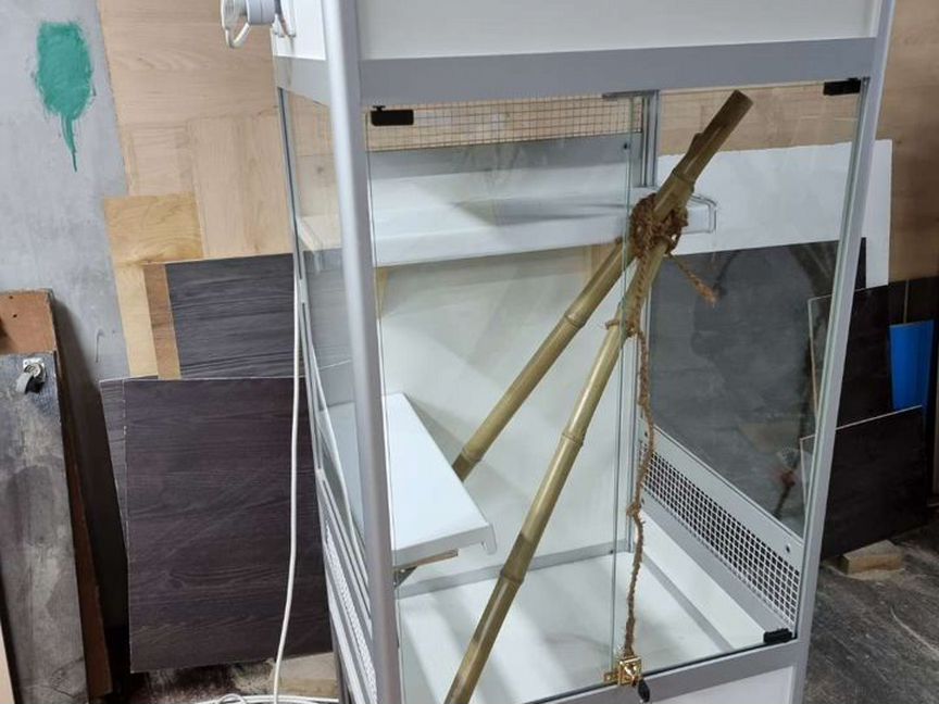 Клетка витрина для обезьян игрунок