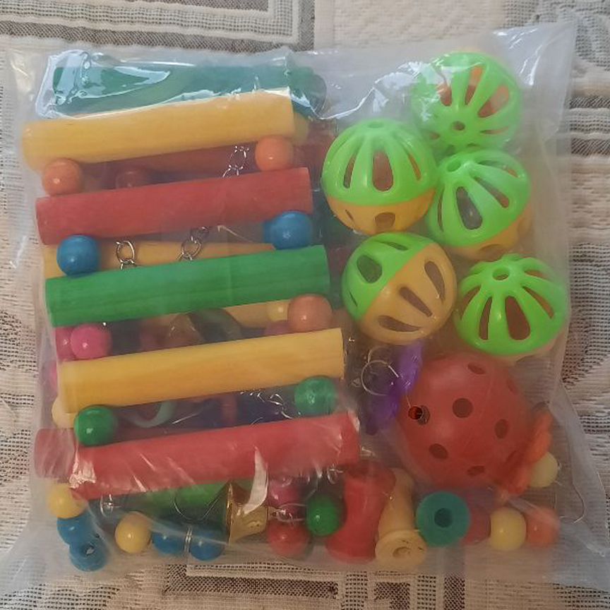 Игрушки для попугаев