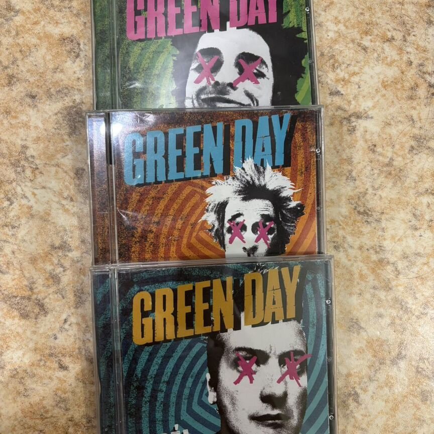 Диски Green Day, лоток, аквариум, хлебница