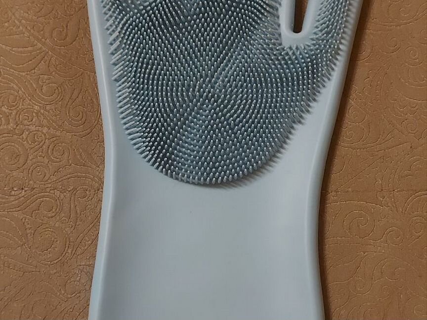 Перчатка для вычесывания шерсти