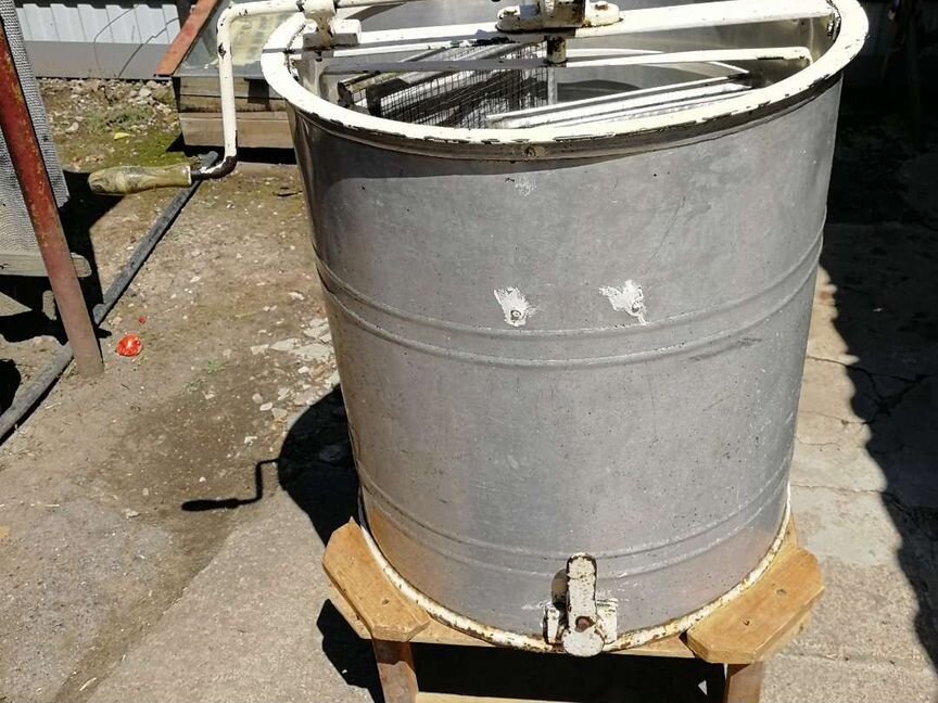 Медогонка б/у 2 рамочная