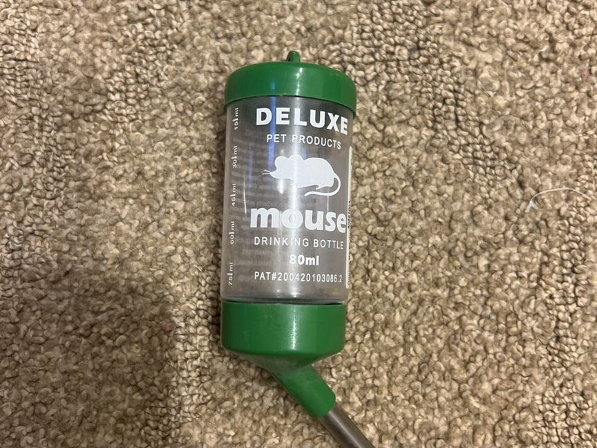 Поильник для животного в клетку