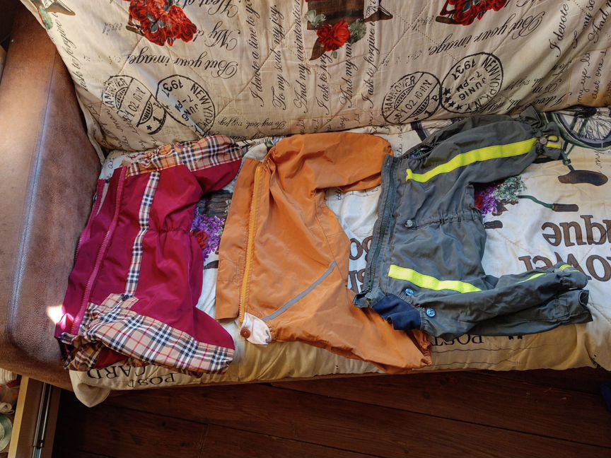 Три комбинезона на кобеля 5-7 кг