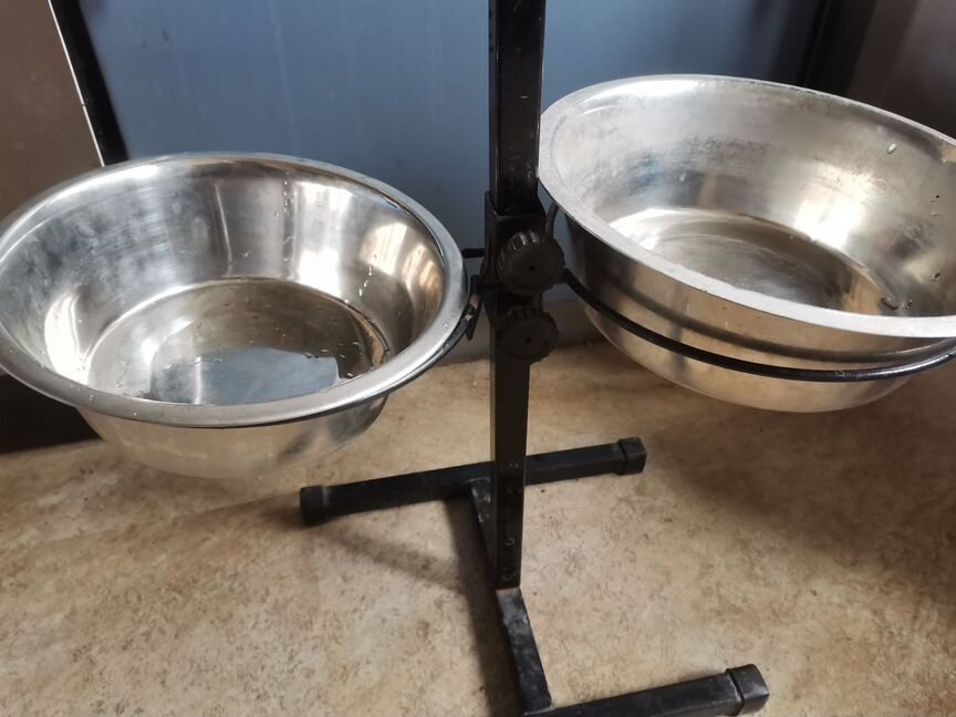 Миски для корма собак и кошек разные