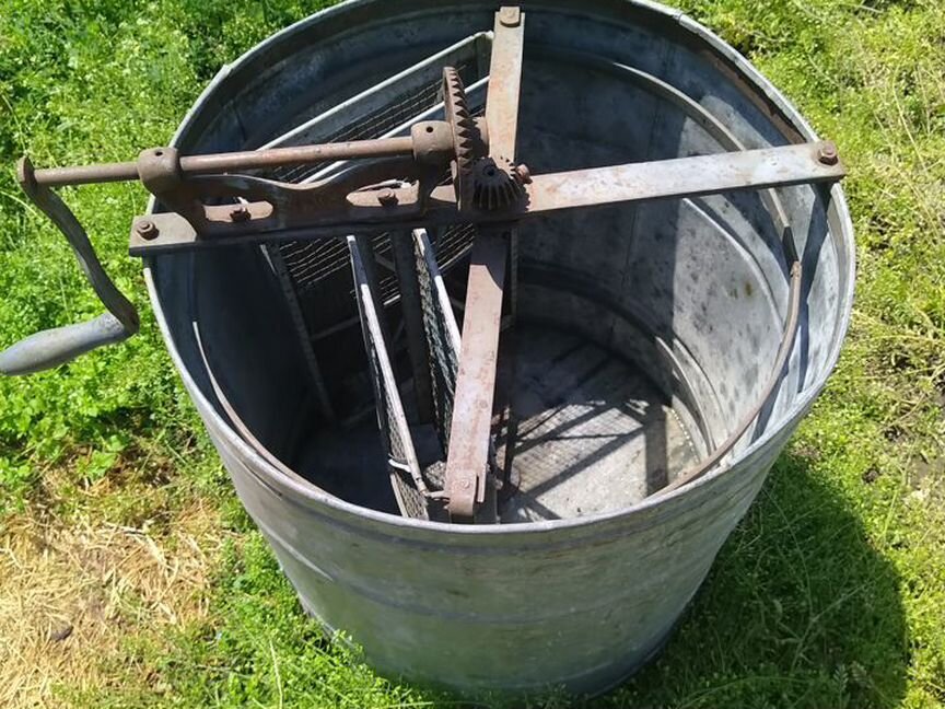 Продам медогонку 2-рамочную