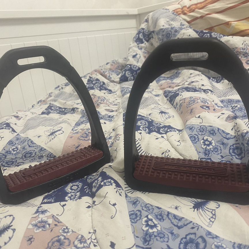 Стремена для лошади