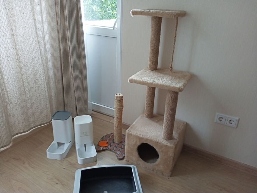 Домик для кошки, поилки, когтеточка,лоток