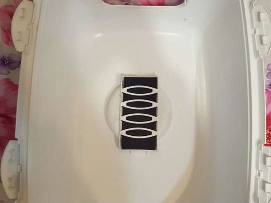 Крышка от кошачьего туалета