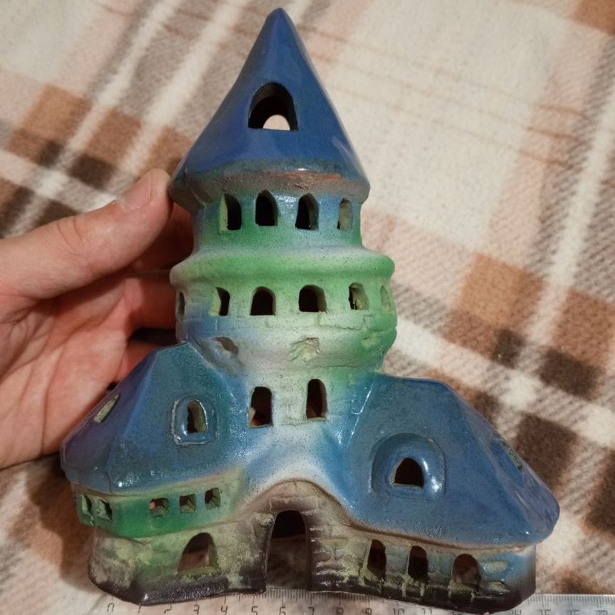 Замок для аквариума и бутылка рома