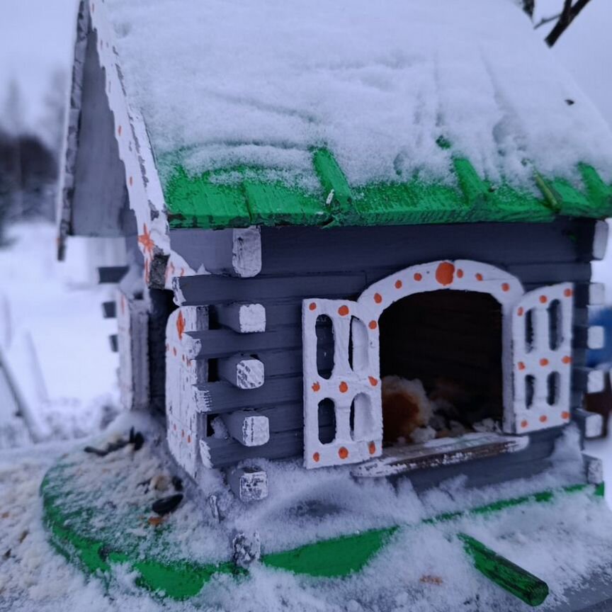 Кормушка для птиц из дерева