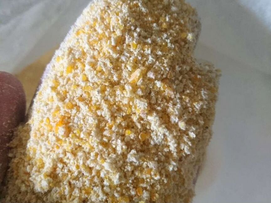 Кукуруза молотая в мешках