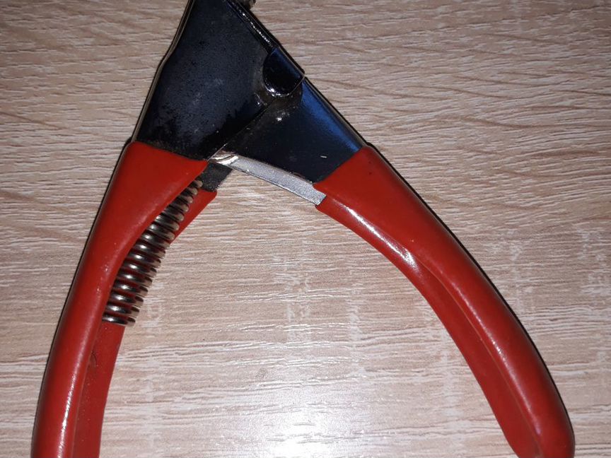 Когтерезка-гильотина