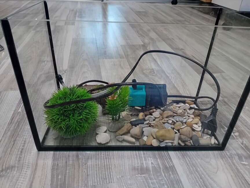 Аквариум 10л,с фильтром,декорациями