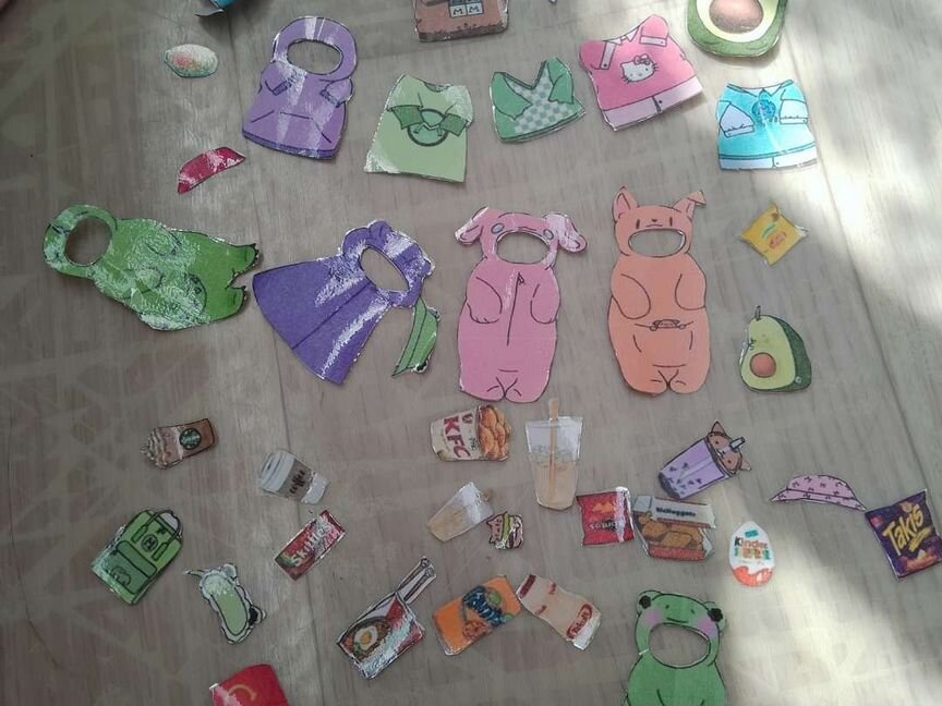 Одежда для бумажной кошки + значëк