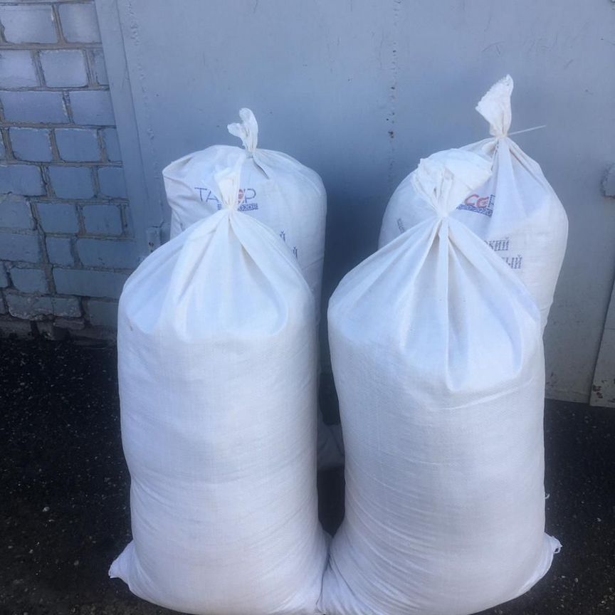 Опилки в мешках