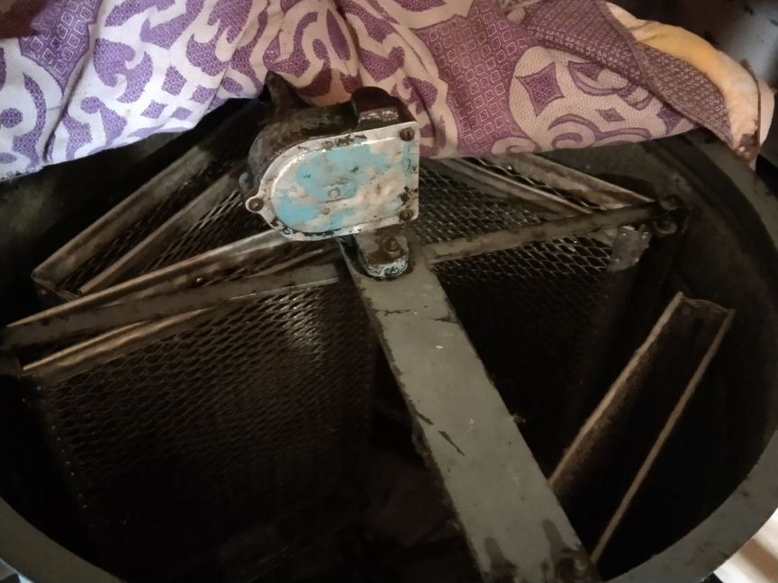 Продам медогонку 4-х рамочную