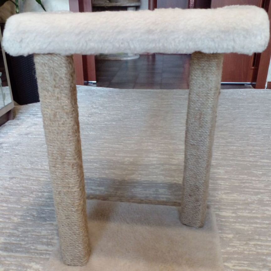 Когтеточка для кошек с лежанкой