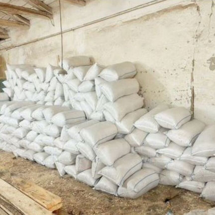 Опилки в мешках